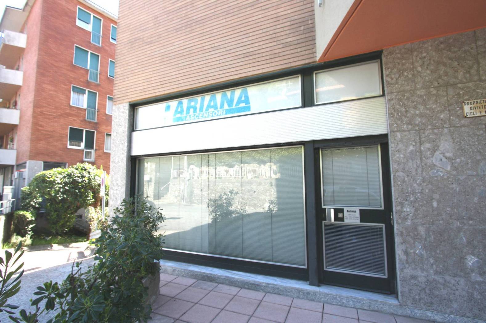 Locale commerciale in Vendita