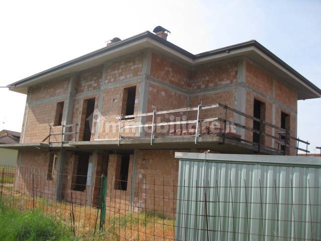 Villa plurifamiliare, nuova, 90 m², Tresignana