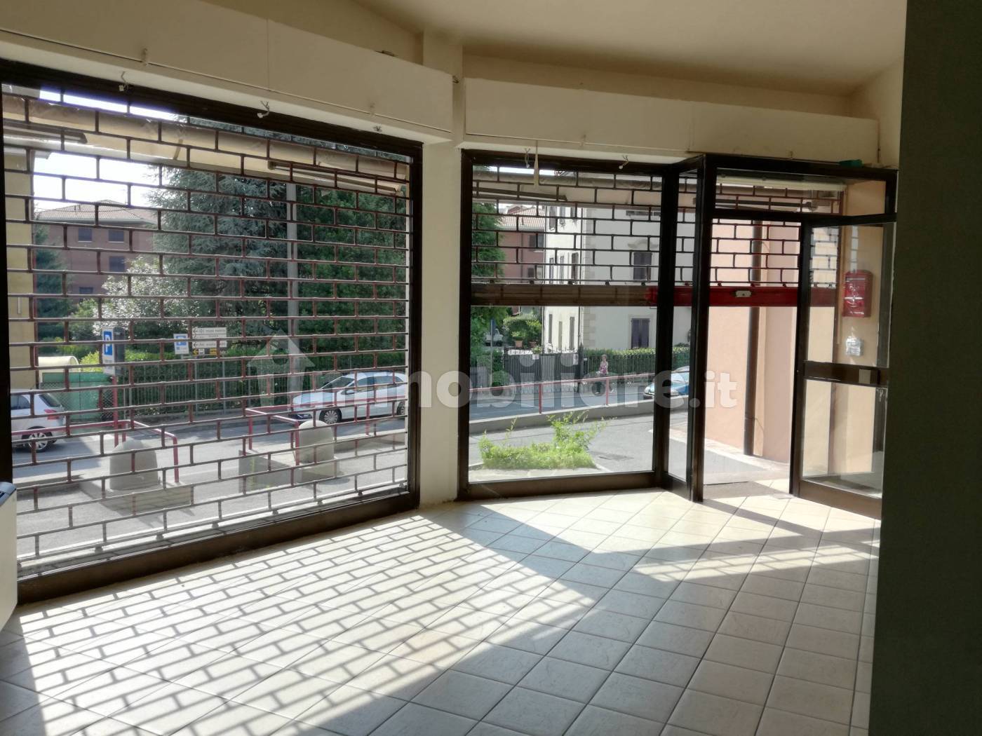 Locale commerciale in Vendita