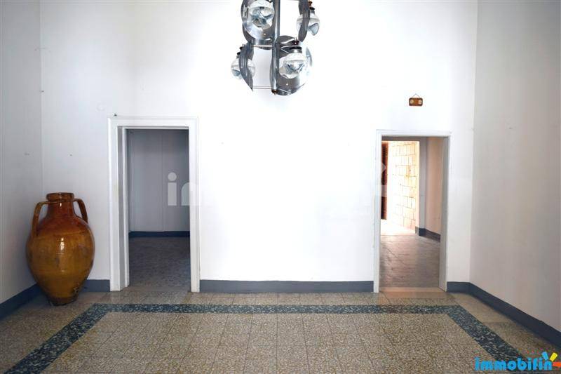 Appartamento da ristrutturare, piano terra, Oria