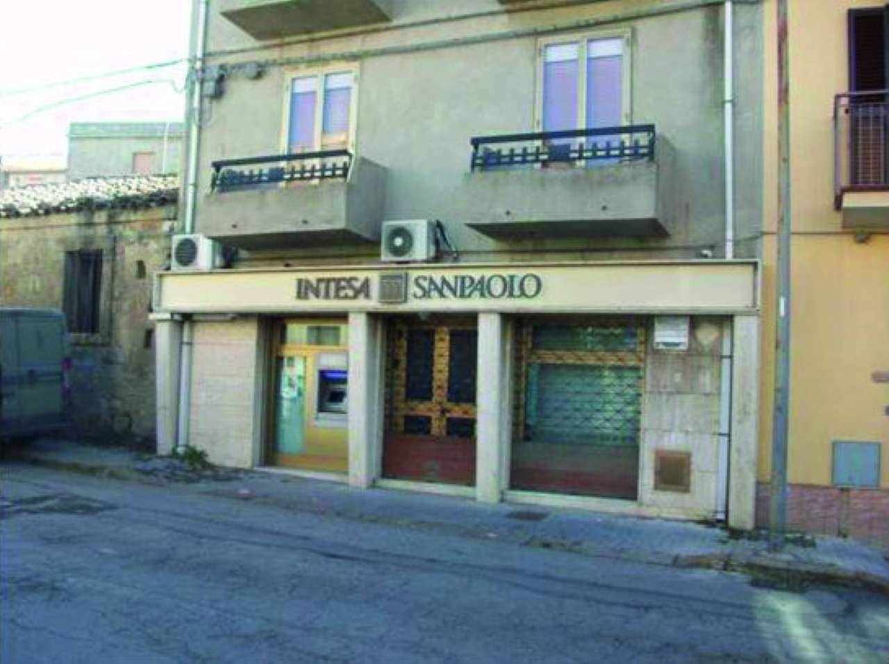 Locale commerciale in Vendita