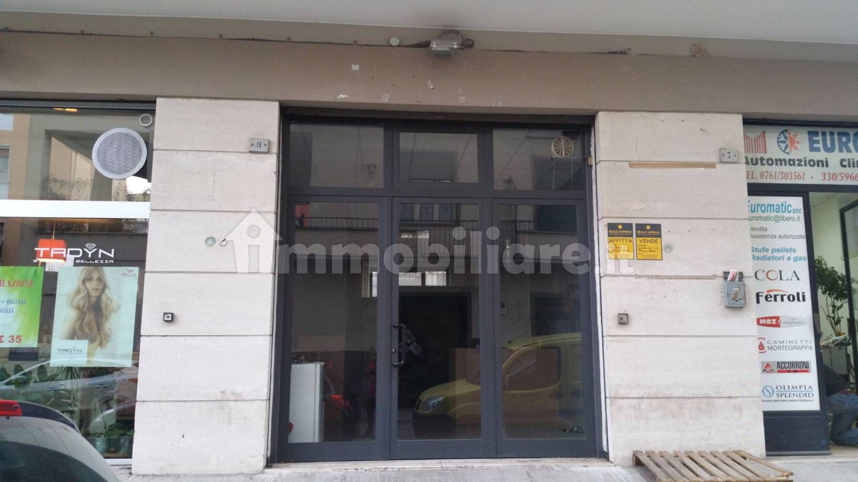 Locale commerciale in Vendita