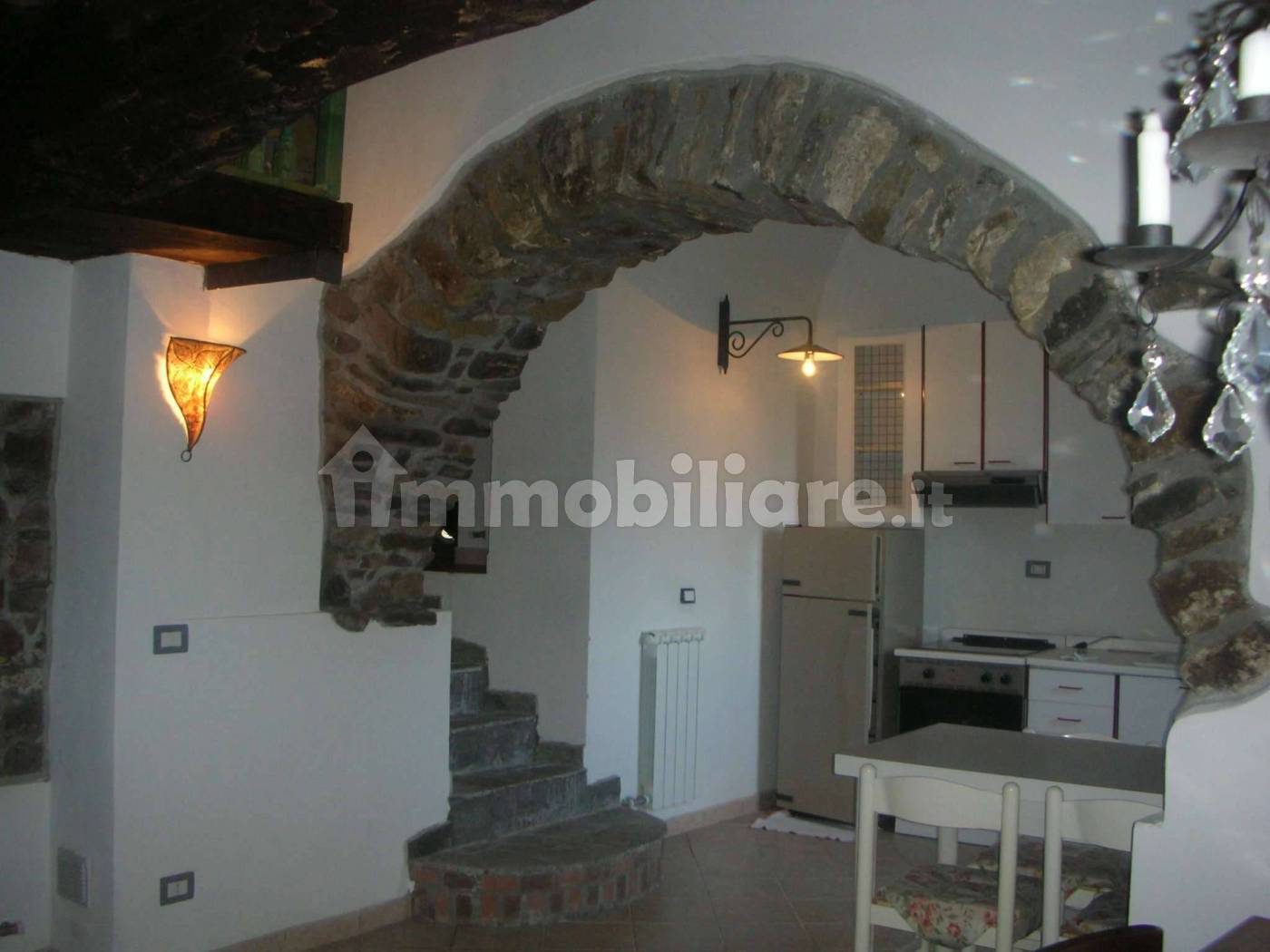 Bilocale ottimo stato, piano terra, Beverino