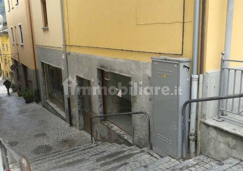 Locale commerciale in Vendita