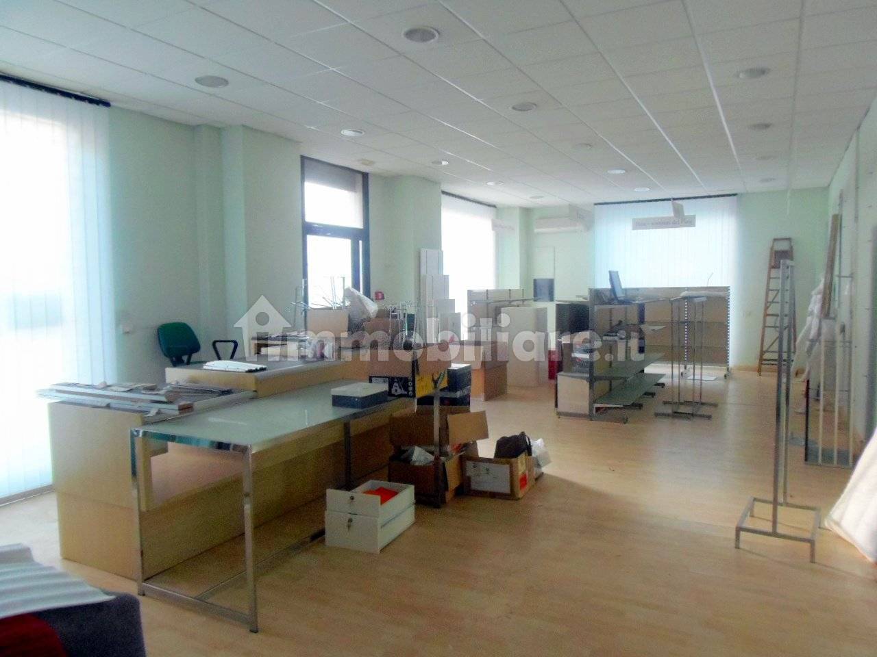 Locale commerciale in Vendita