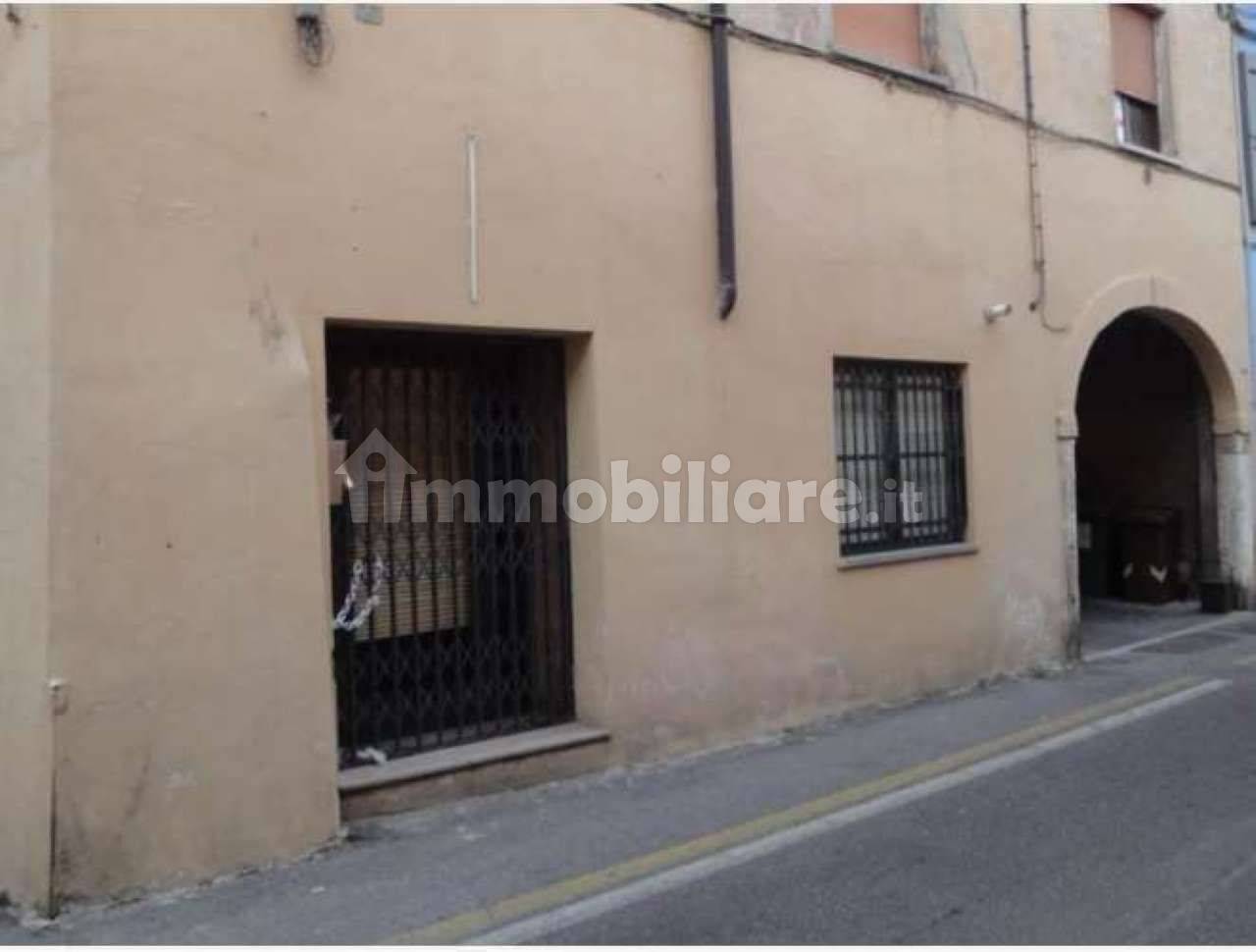 Locale commerciale in Vendita