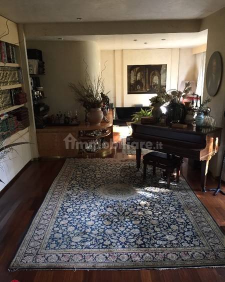 Appartamento buono stato, terzo piano, Castellina, Prato