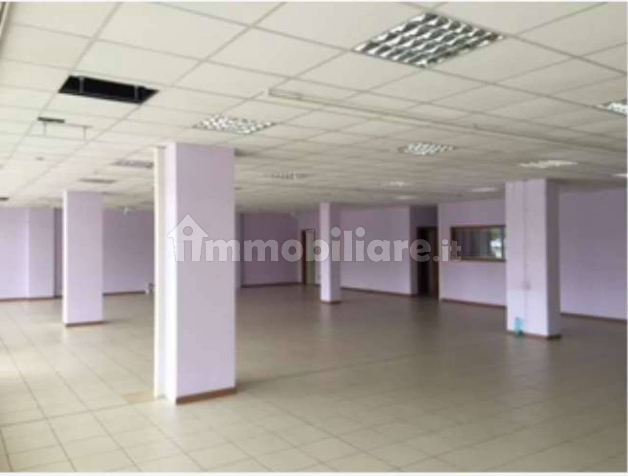 Locale commerciale in Vendita