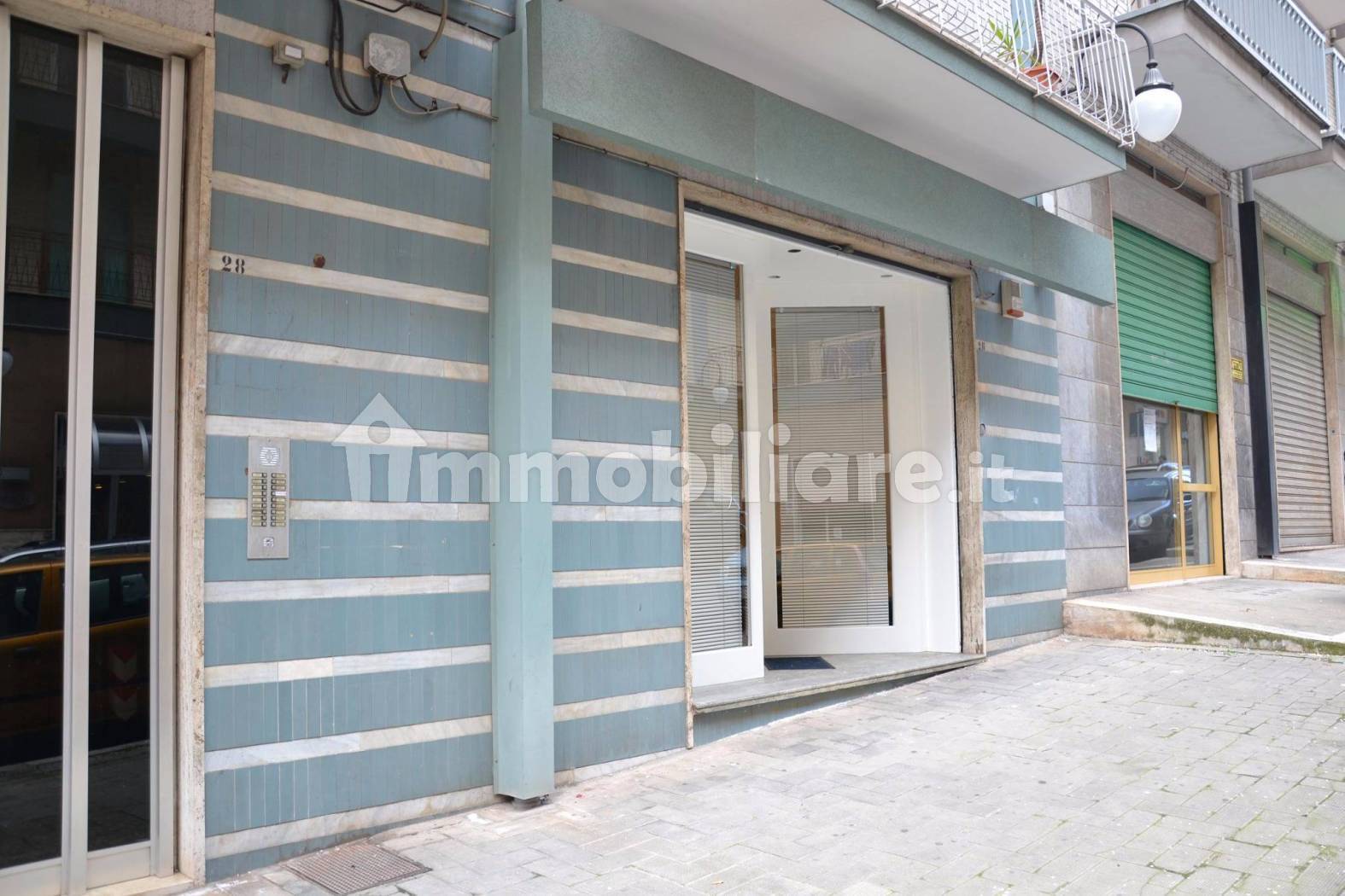 Locale commerciale in Vendita