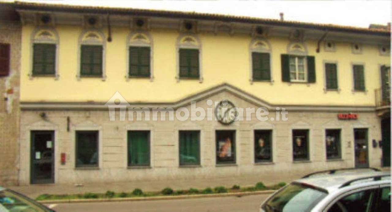 Locale commerciale in Vendita
