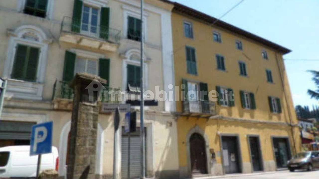 Locale commerciale in Vendita