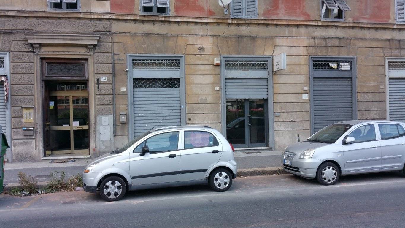 Locale commerciale in Vendita