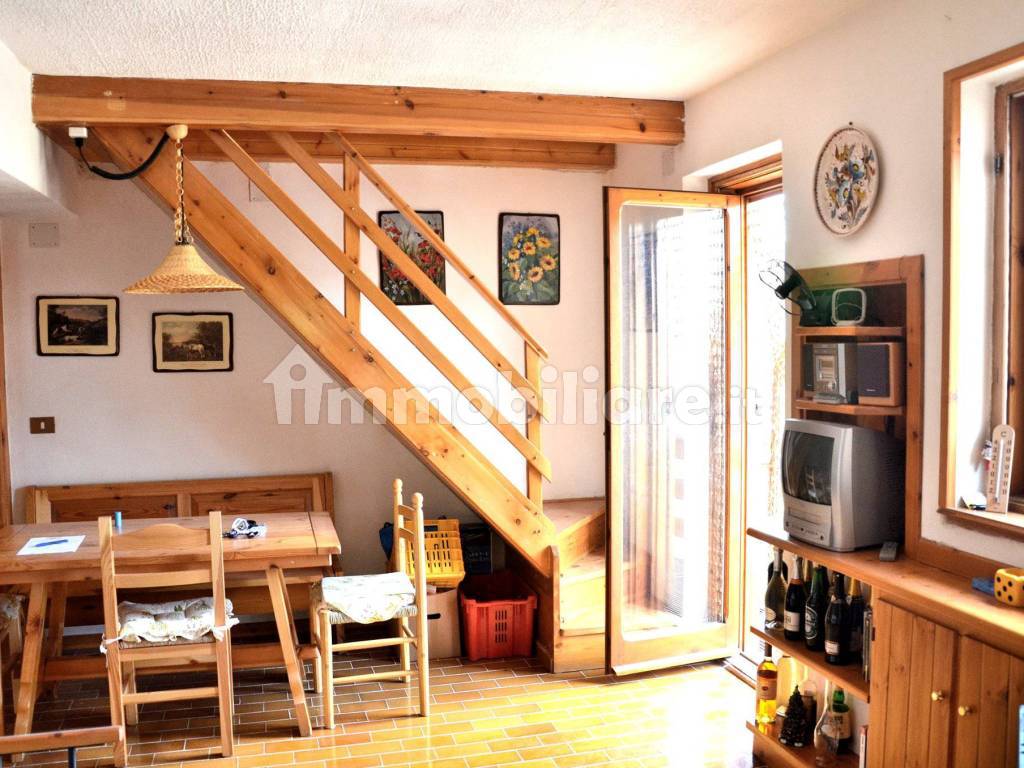 Affitto Appartamento Ovindoli. Trilocale in piazza San Rocco 27. Buono ...