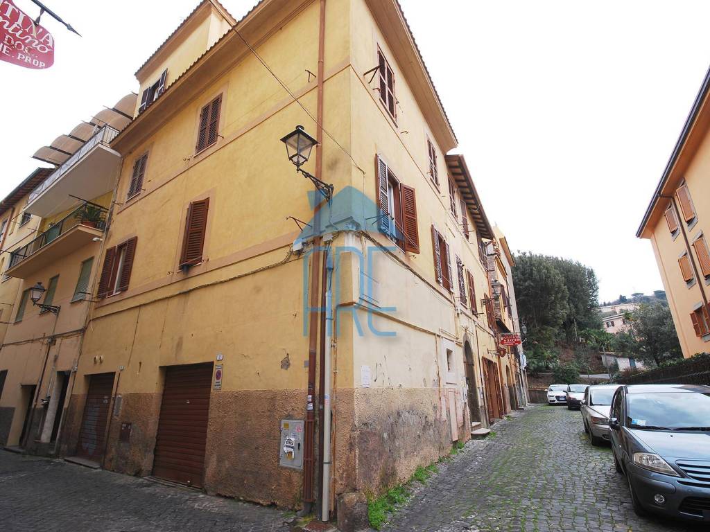 Vendita Attico in via Camillo Benso di Cavour 6 Frascati. Buono stato ...