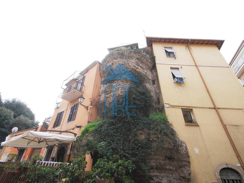 Vendita Attico in via Camillo Benso di Cavour 6 Frascati. Buono stato ...