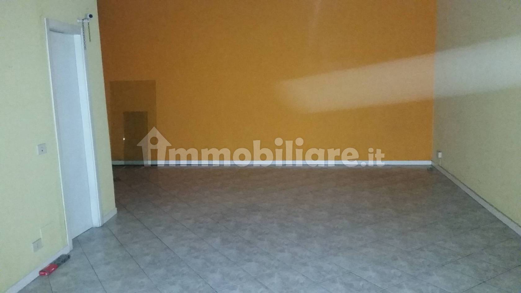 Locale commerciale in Vendita