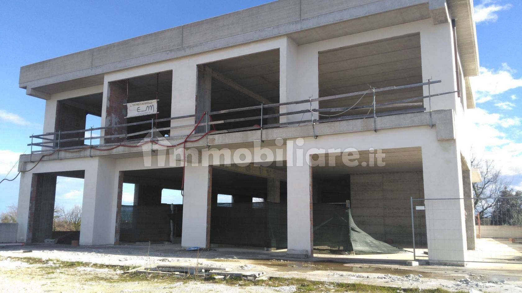 Capannone in Vendita