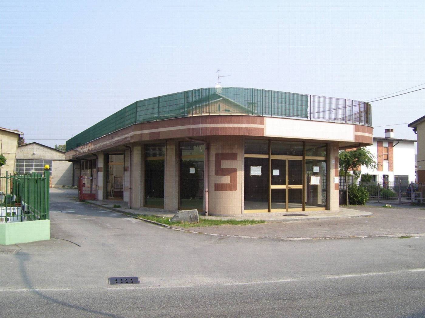 Locale commerciale in Vendita