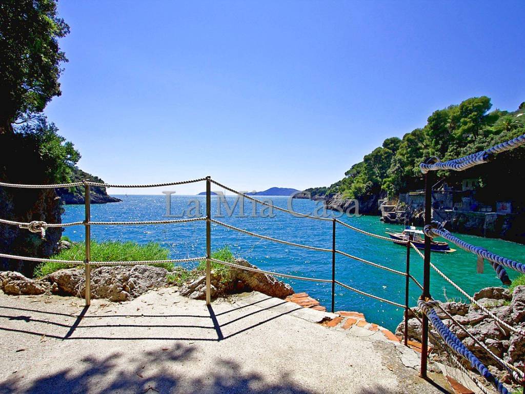 Sale Single family villa in Località La Caletta 8 Lerici. Good ...