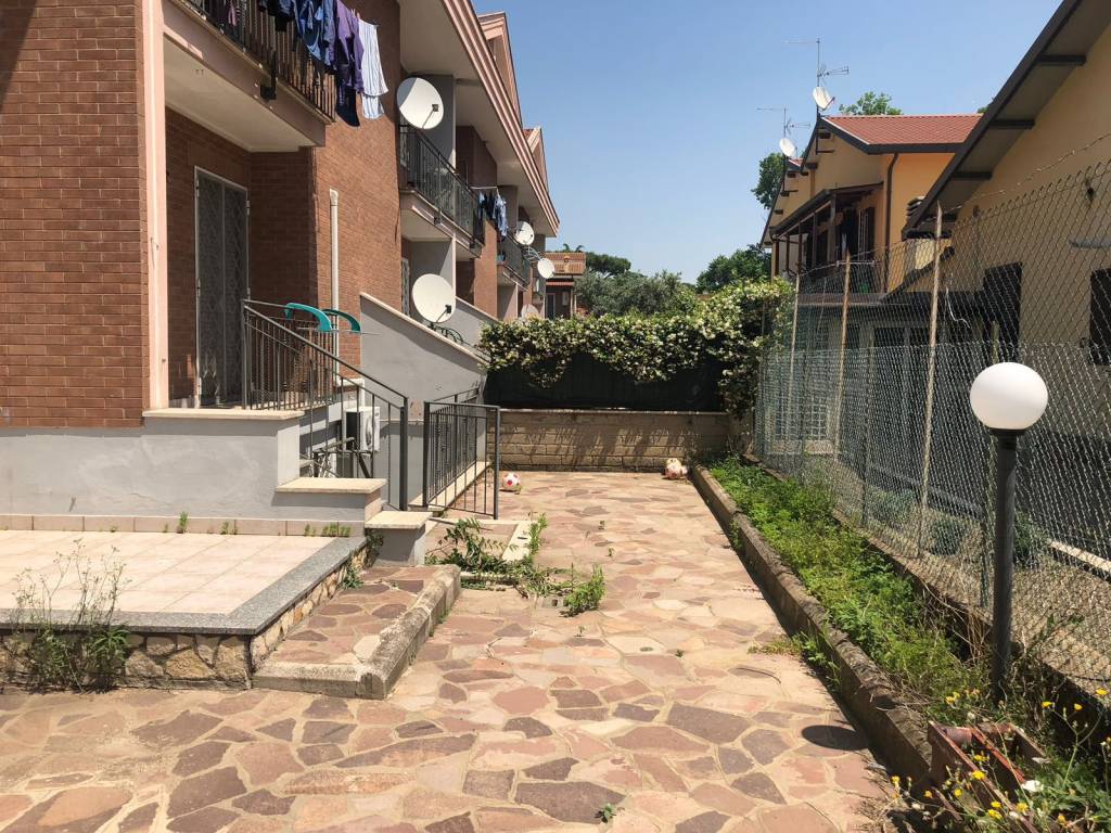 Affitto Villa a schiera in via del Muro Linari Roma. Ottimo stato, con ...