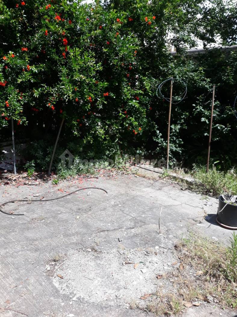 Locale commerciale in Vendita