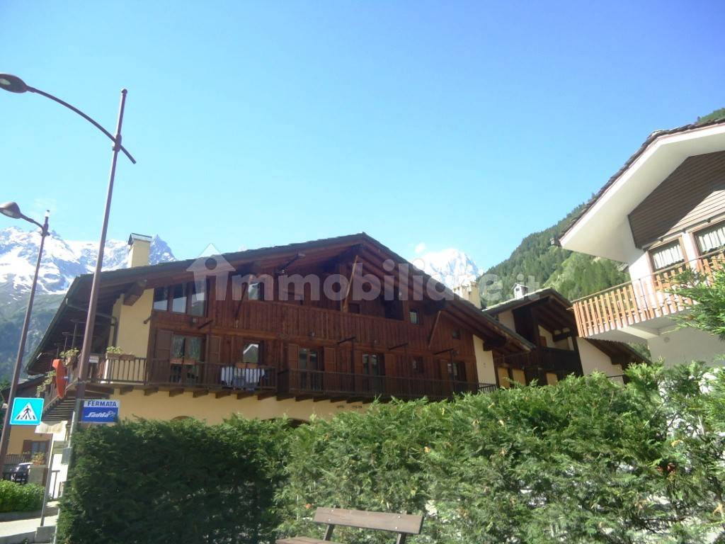 Trilocale Strada Larzey-Entrèves, Centro, Courmayeur