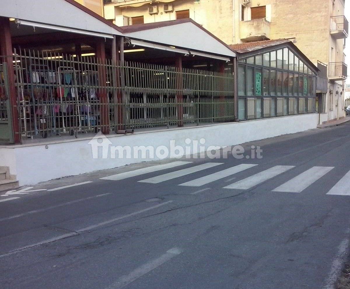 Locale commerciale in Vendita