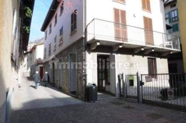 Locale commerciale in Vendita