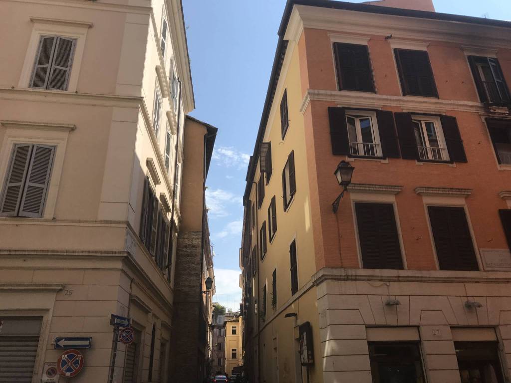 Vendita Appartamento in via del Governo Vecchio. Roma. Ottimo stato ...