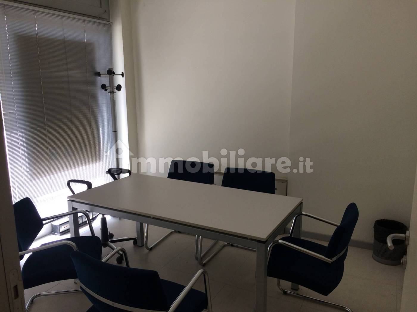 Locale commerciale in Vendita