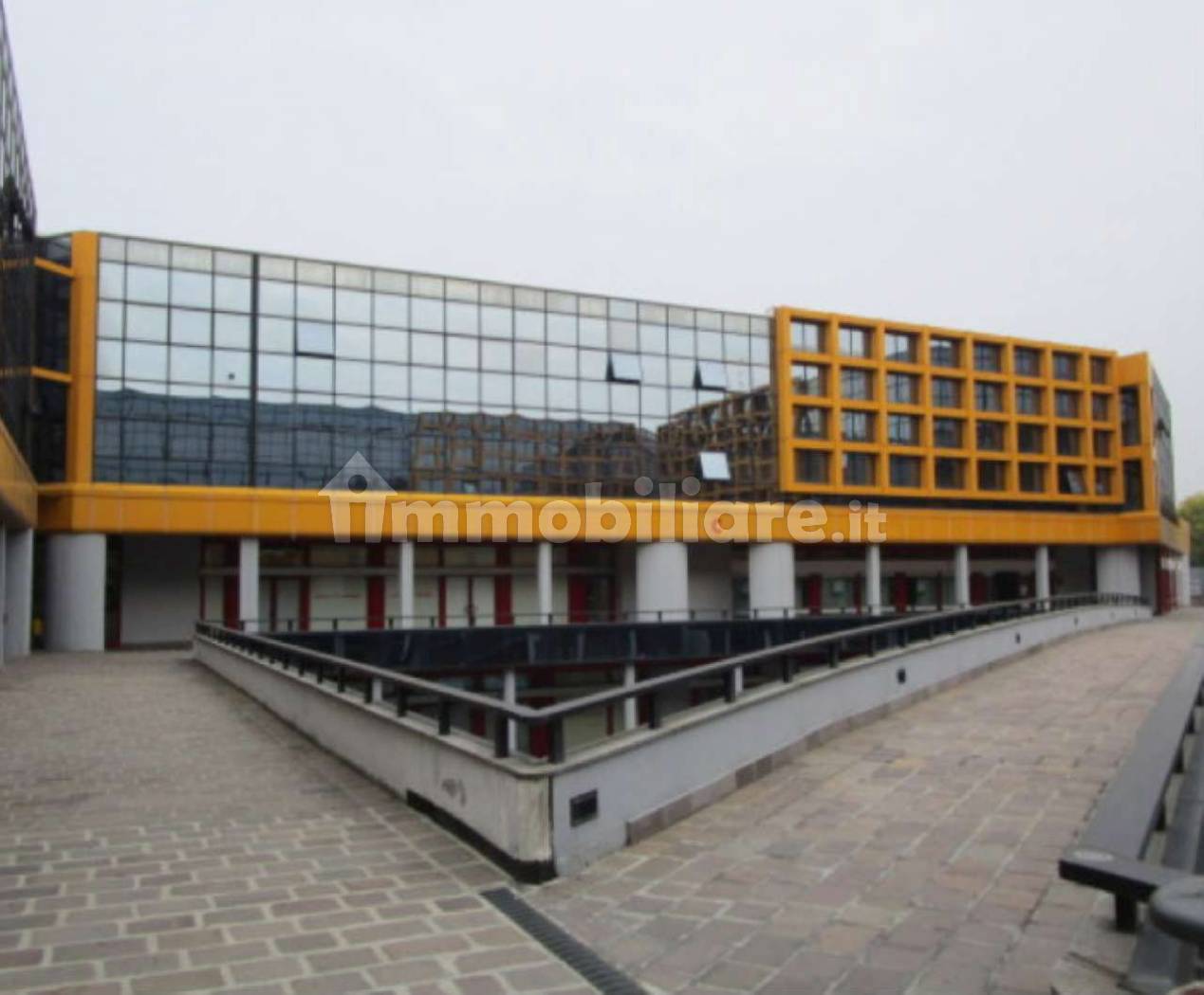 Locale commerciale in Vendita