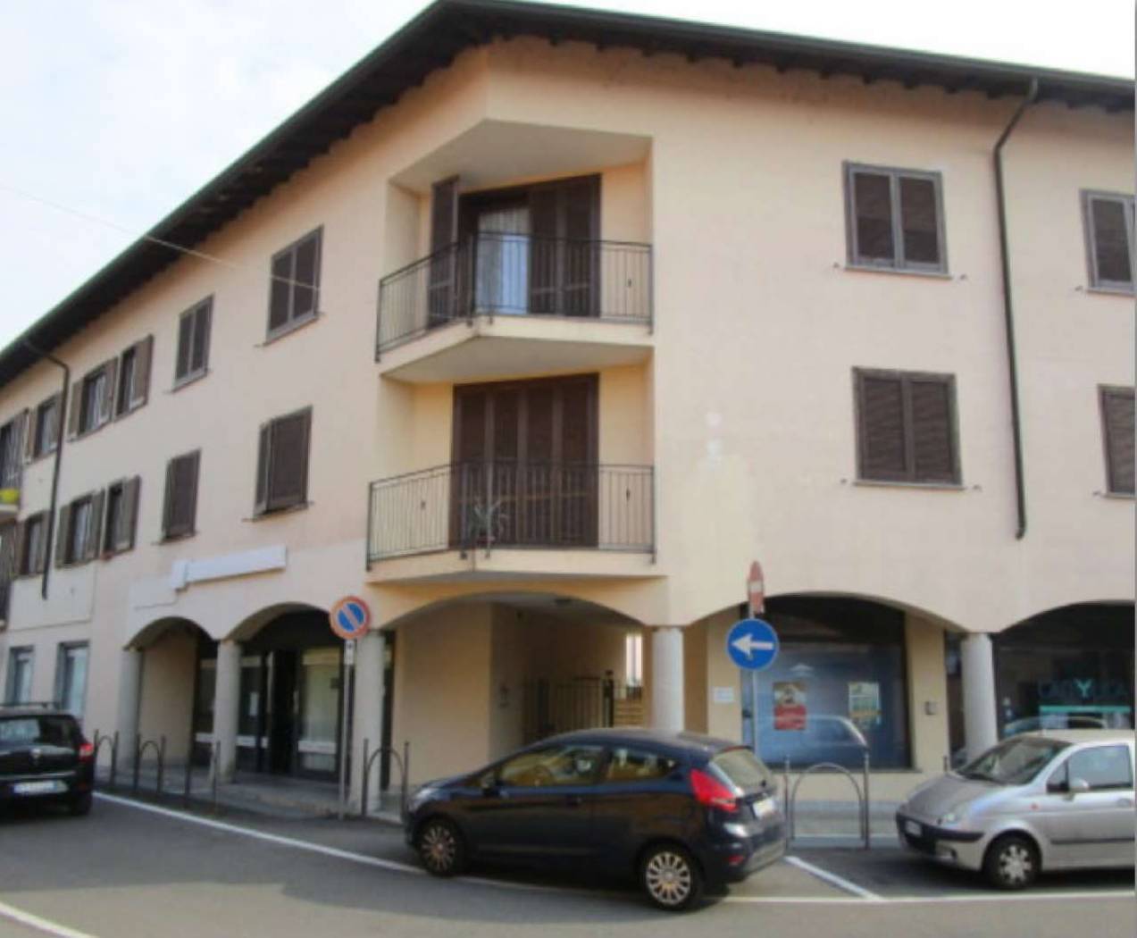 Locale commerciale in Vendita