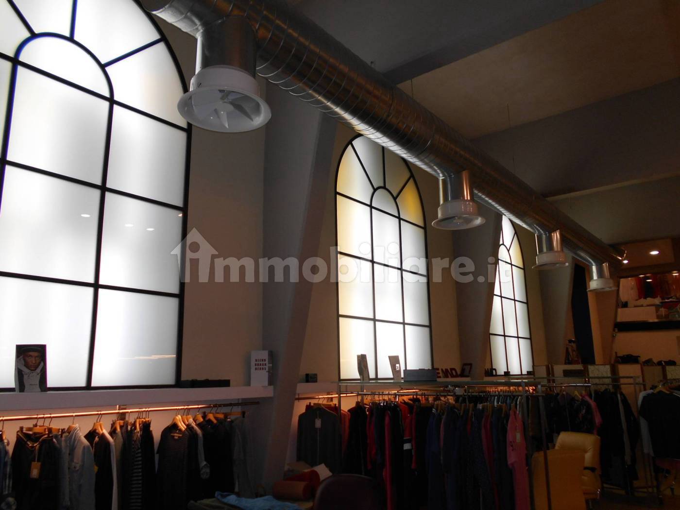 Locale commerciale in Vendita