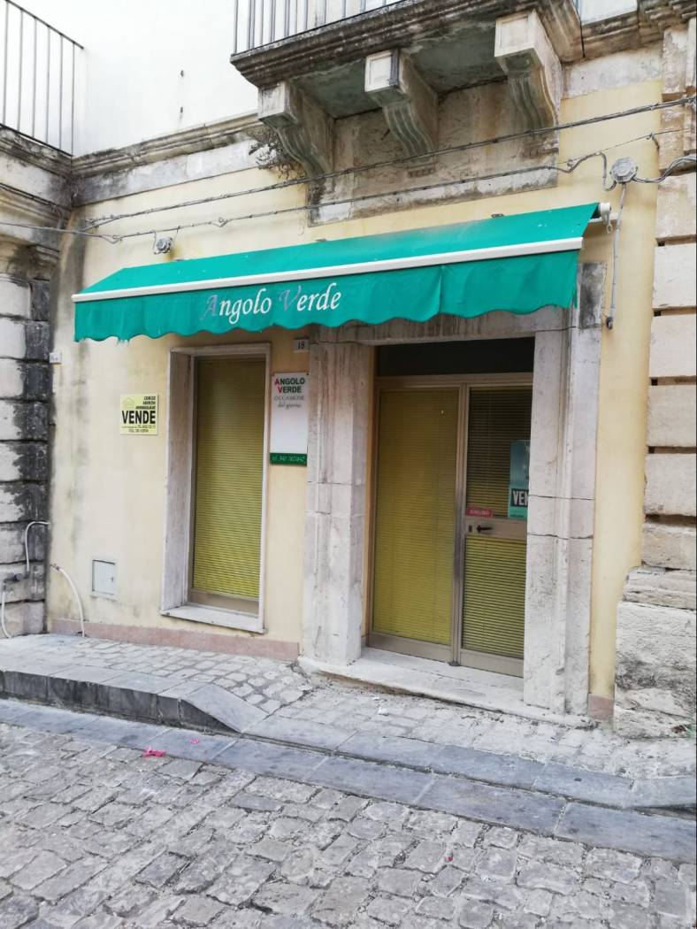 Locale commerciale in Vendita