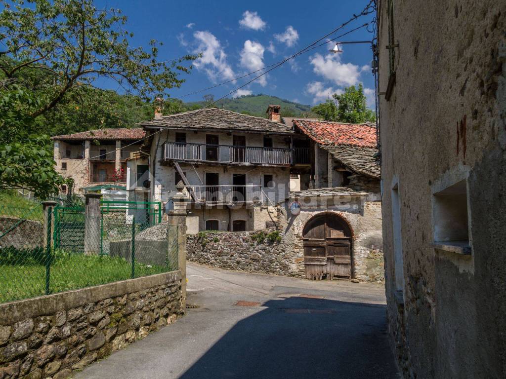 Vendita Rustico in via Roma 8 Donato. Da ristrutturare, 180 m², rif ...