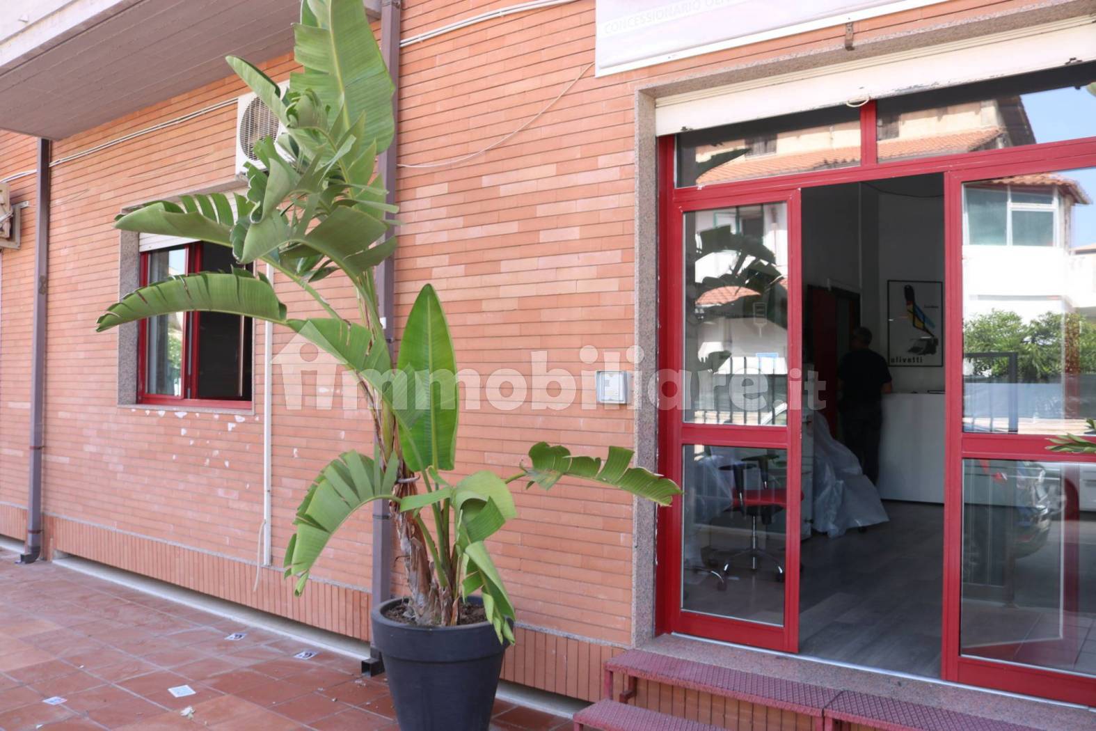 Locale commerciale in Vendita