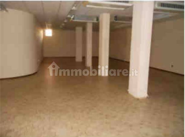 Locale commerciale in Vendita