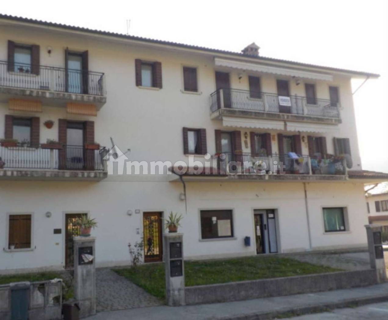 Locale commerciale in Vendita