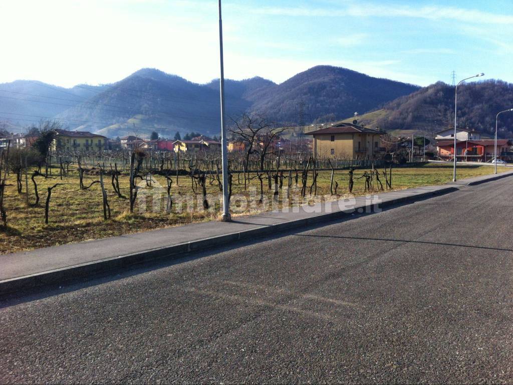 Terreno edificabile via Europa Unita 10, Berzo San Fermo, rif. 67905423 ...