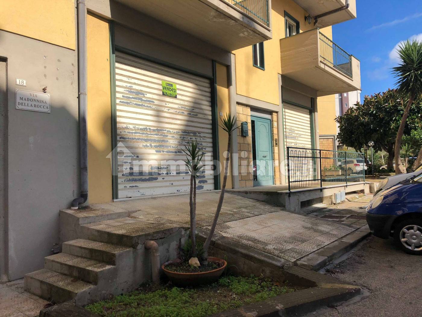 Locale commerciale in Vendita