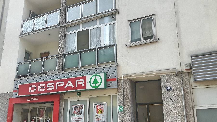 Locale commerciale in Vendita