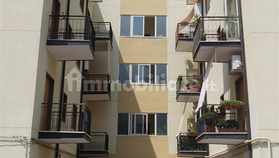 Quadrilocale via Giotto 11, Centro, Palmi