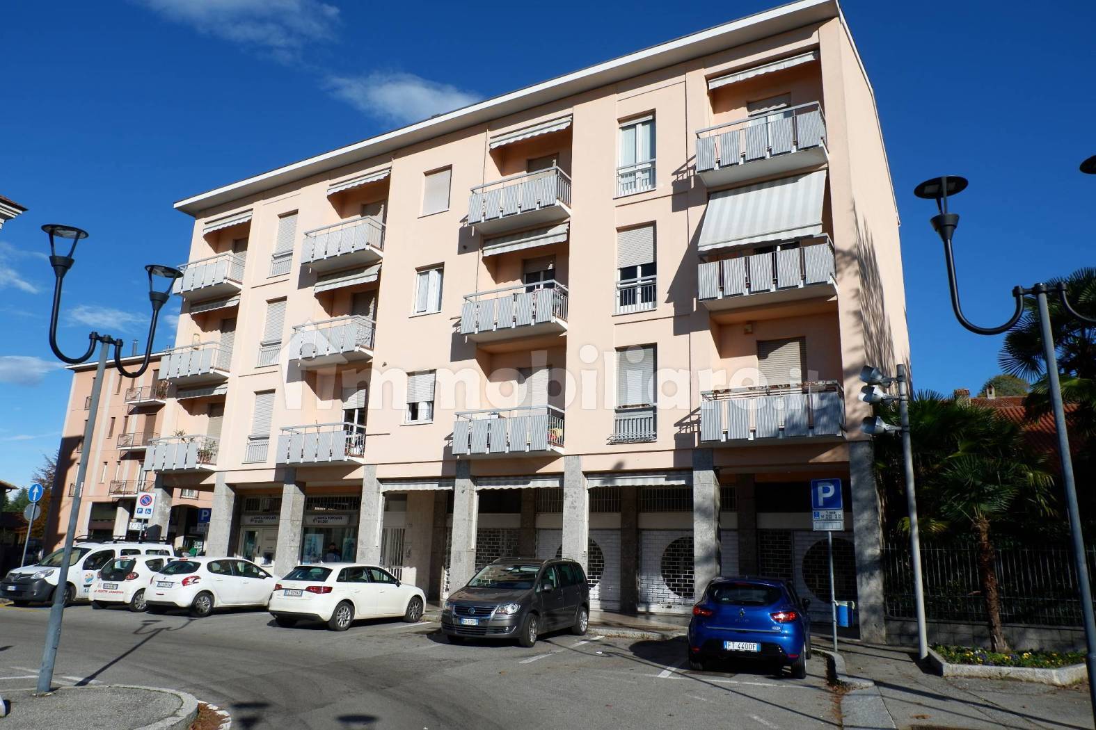 Locale commerciale in Vendita