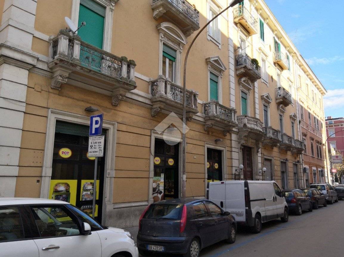 Locale commerciale in Vendita