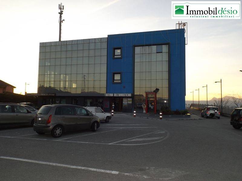 Locale commerciale in Vendita