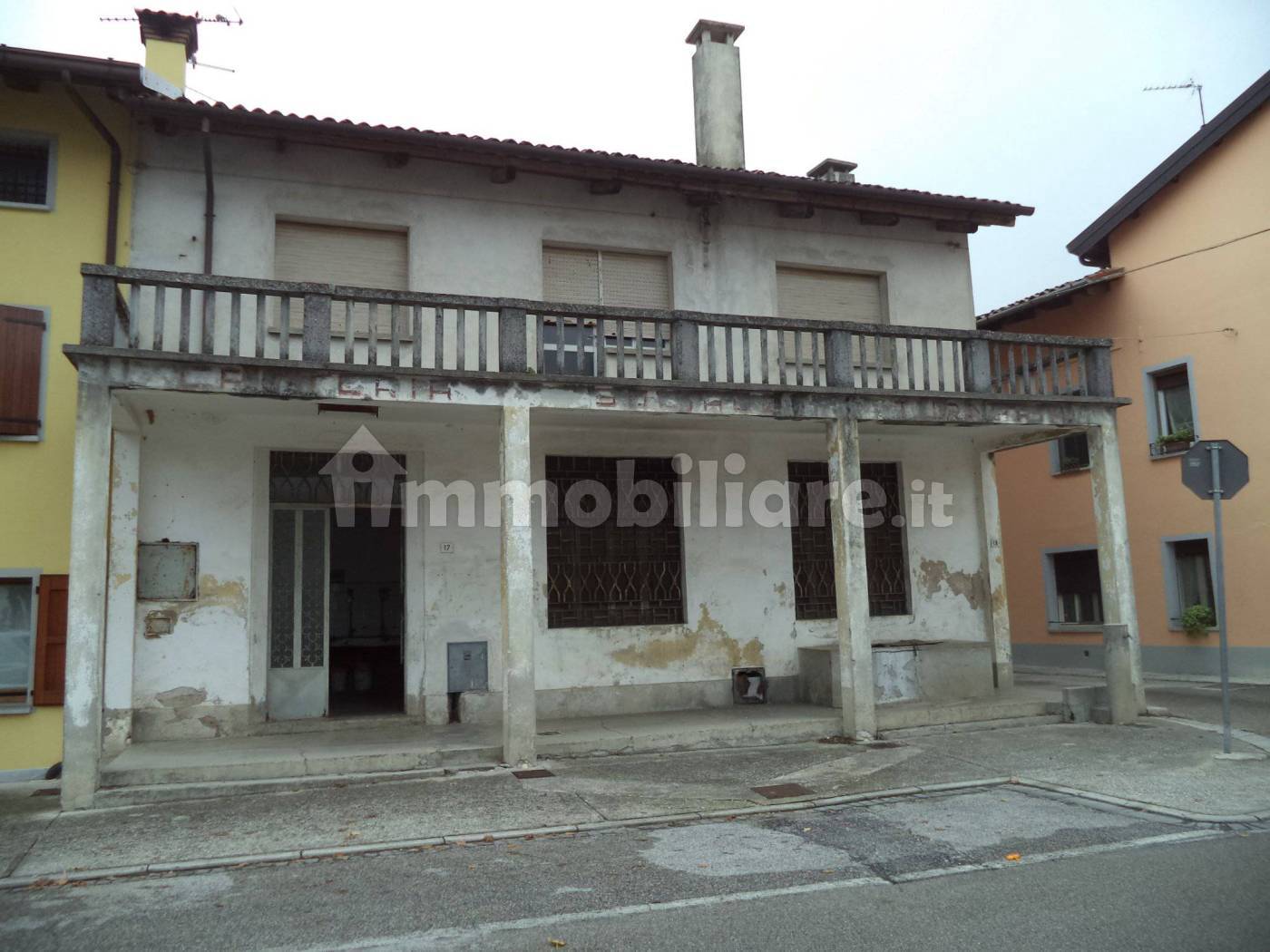 Locale commerciale in Vendita