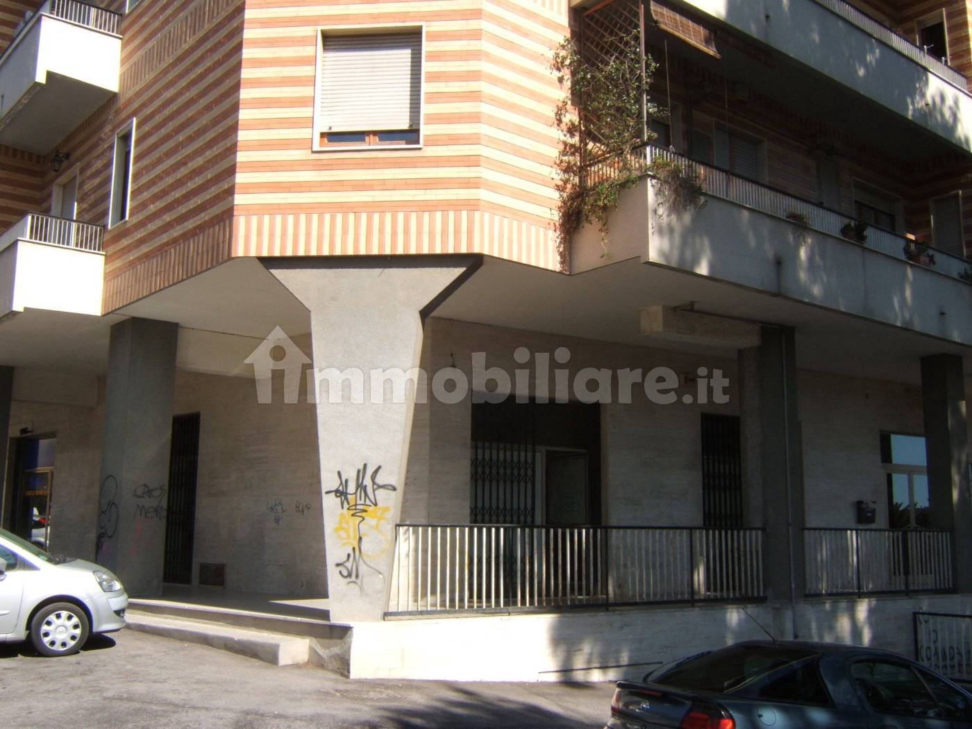 Locale commerciale in Vendita