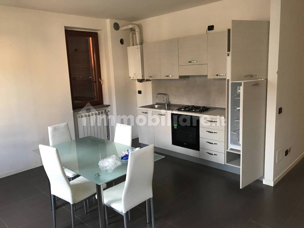 Affitto Appartamento Cassina Rizzardi. Trilocale, Ottimo stato, piano ...