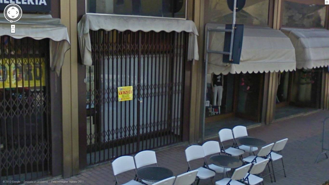 Locale commerciale in Vendita