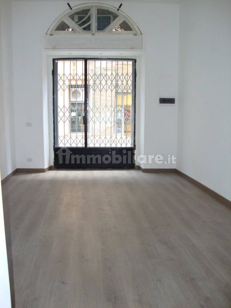 Locale commerciale in Vendita